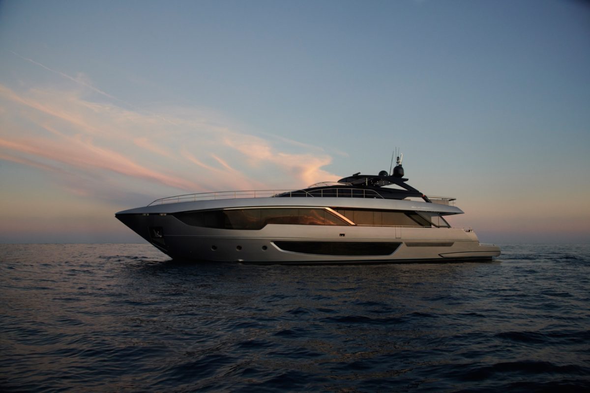 Riva 102' Corsaro Super, la nouvelle ère des yachts à flybridge - Luxe ...